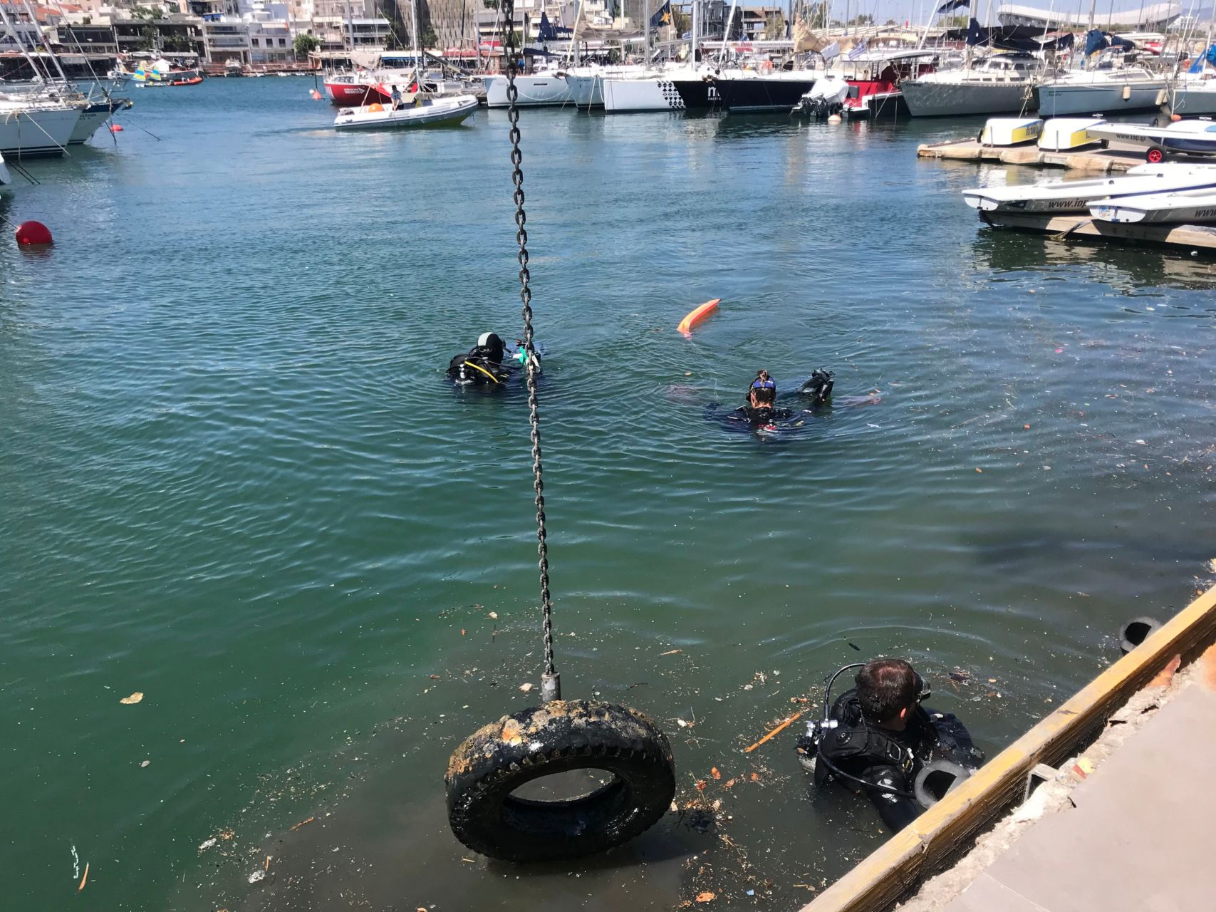 Συμβολικός καθαρισμός του βυθού από τον Iστιοπλοϊκό Όμιλο Πειραιώς ...